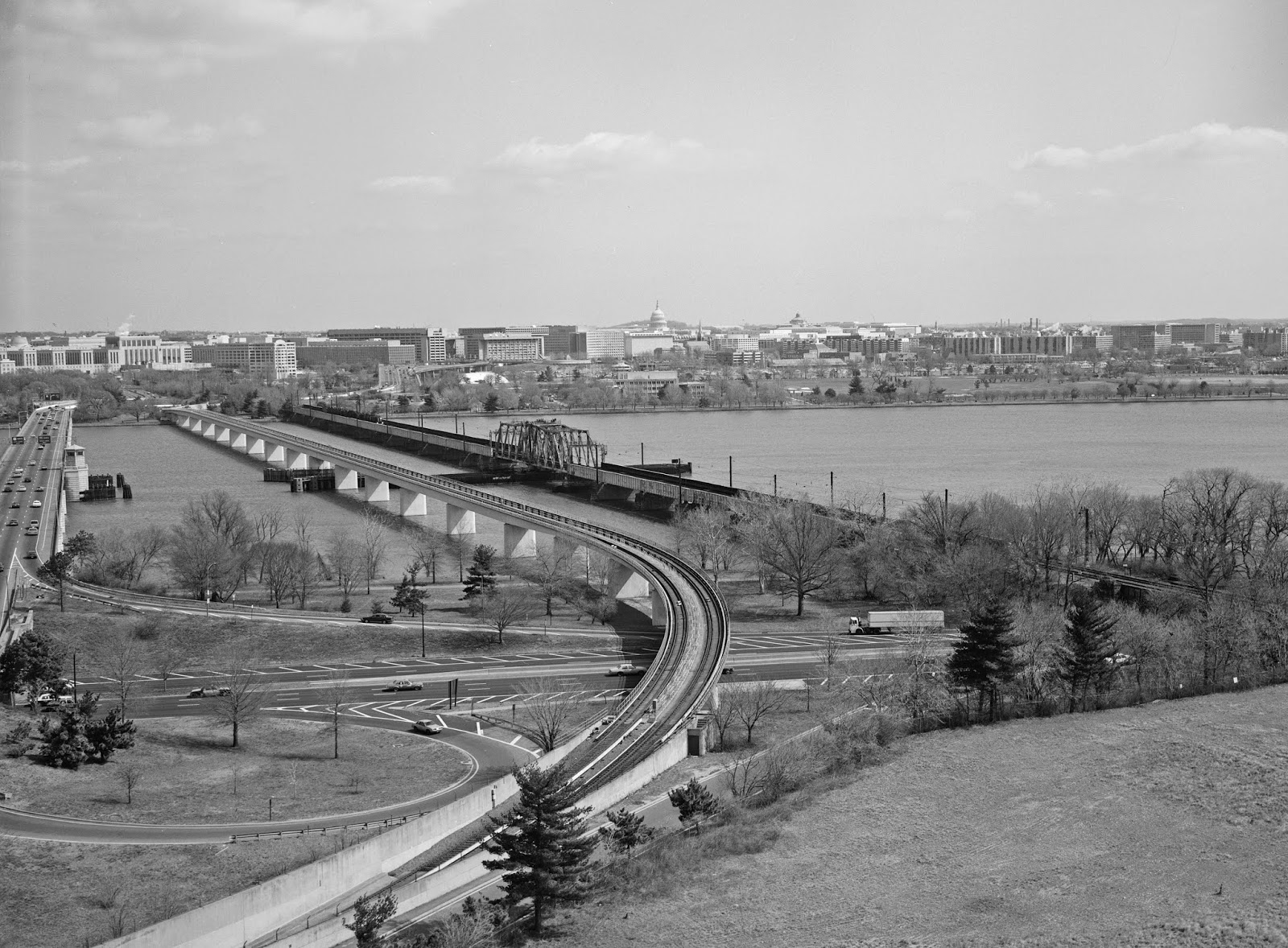 The Long and Colorful History of the 14th Street Bridge(s)