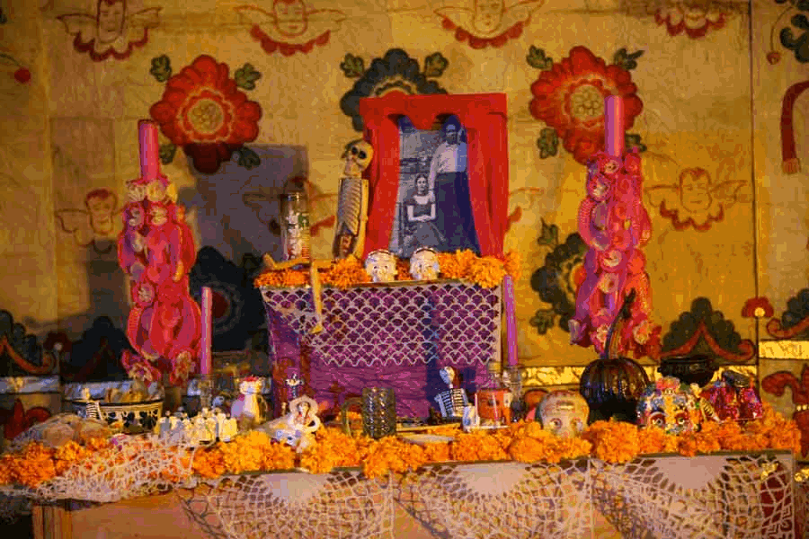 Día de Muertos: 2 de noviembre: HISTORIA DE LOS ALTARES DE MUERTOS