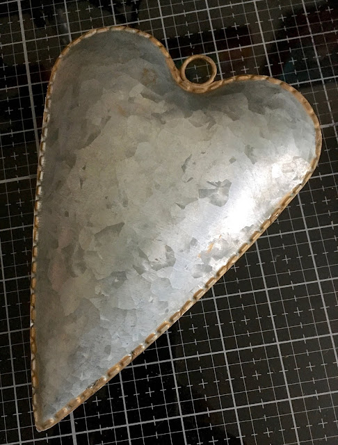 A CHIPPY VINTAGE HEART - In My Own Imagination