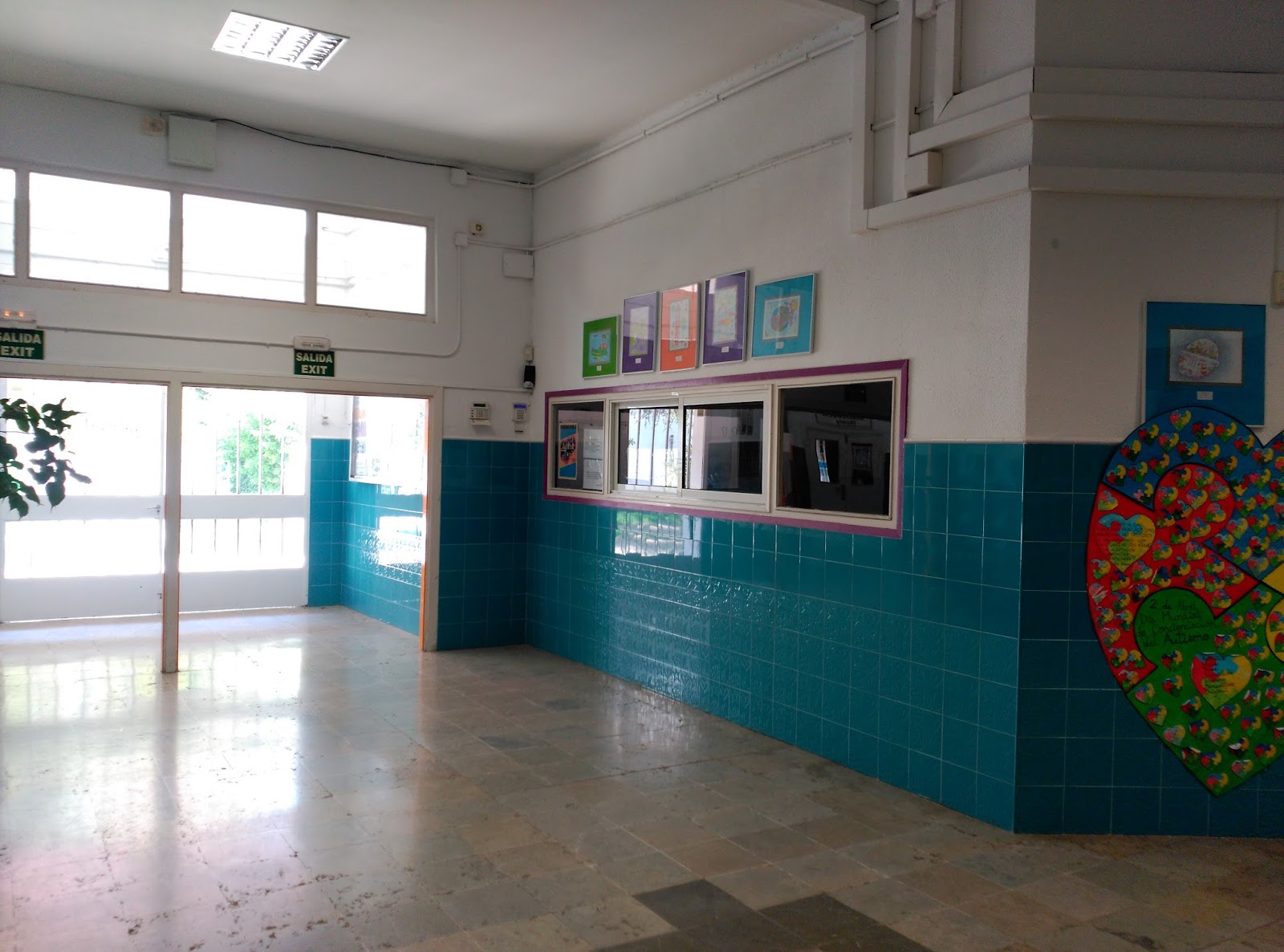 CEIP "ISABEL LA CATÓLICA". CHICLANA : INSTALACIONES DEL COLEGIO