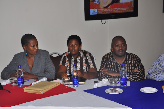 90.4 Dembe FM....Enyimba zosinga okwagala!!!!: 2011-08-21
