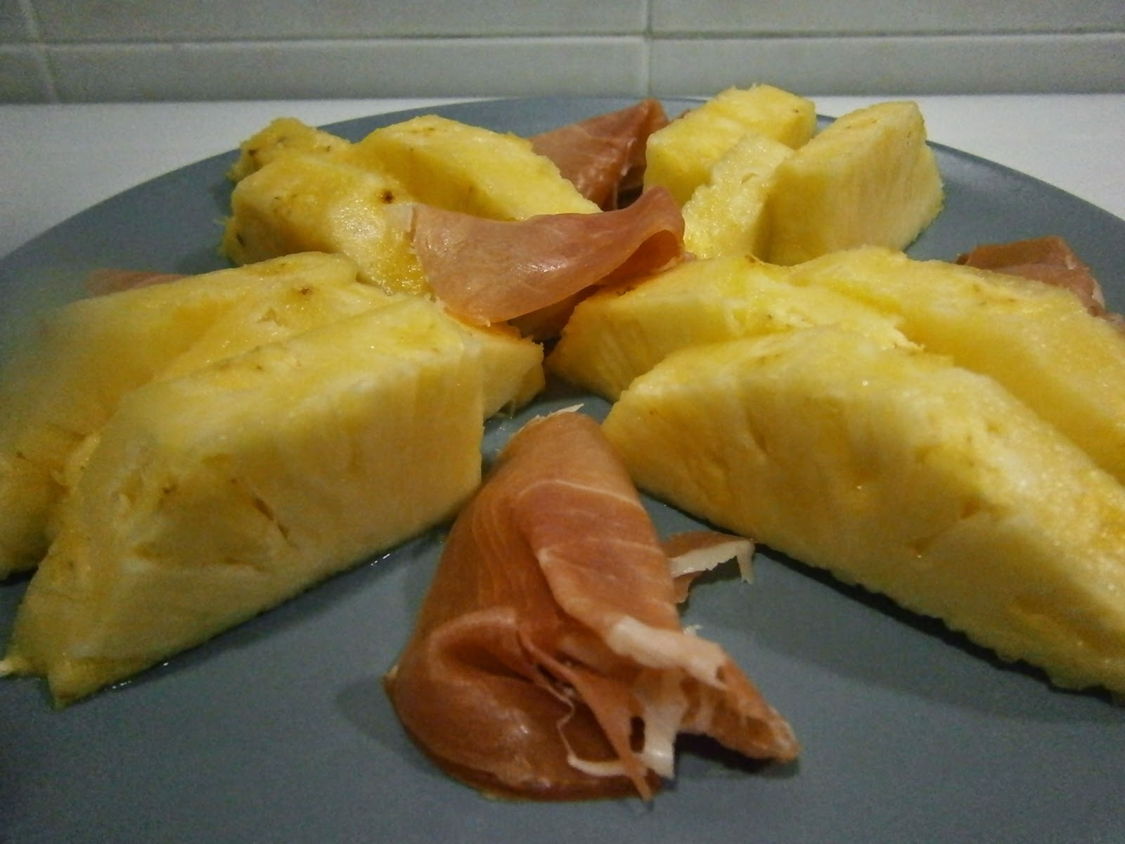 OSUKAA IS COOKING: PIÑA CON JAMÓN / PINEAPPLE WITH HAM