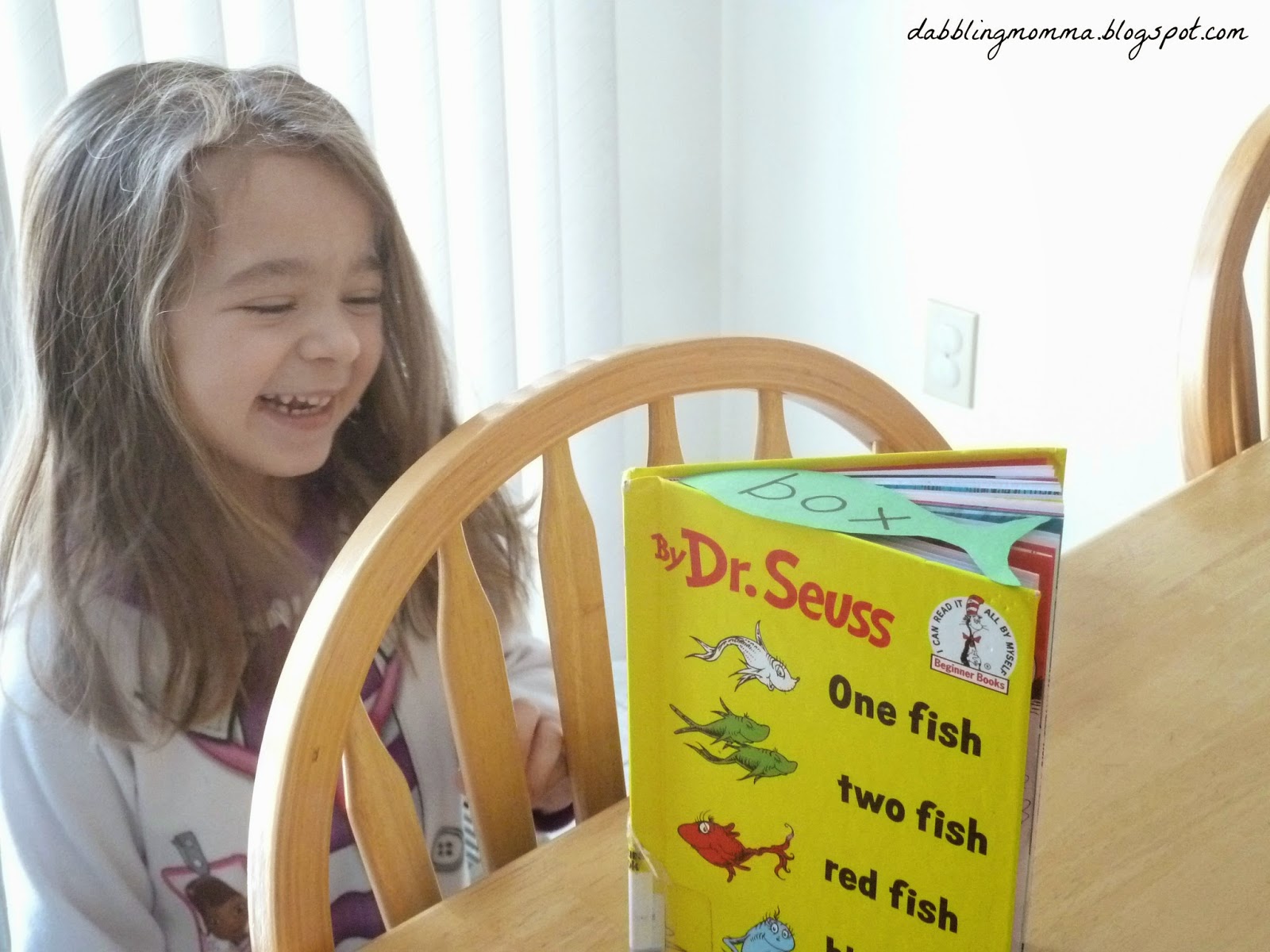Dabblingmomma: Dr. Seuss CVC Word Hunt