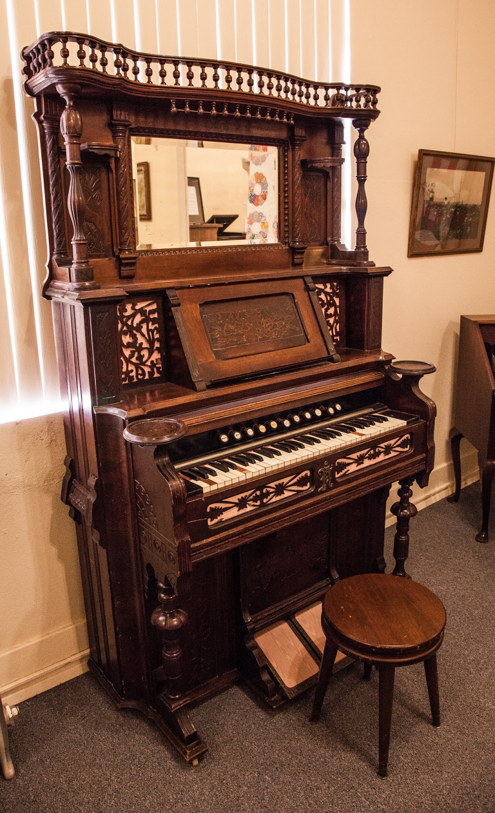 Walking Arizona: The old home organ