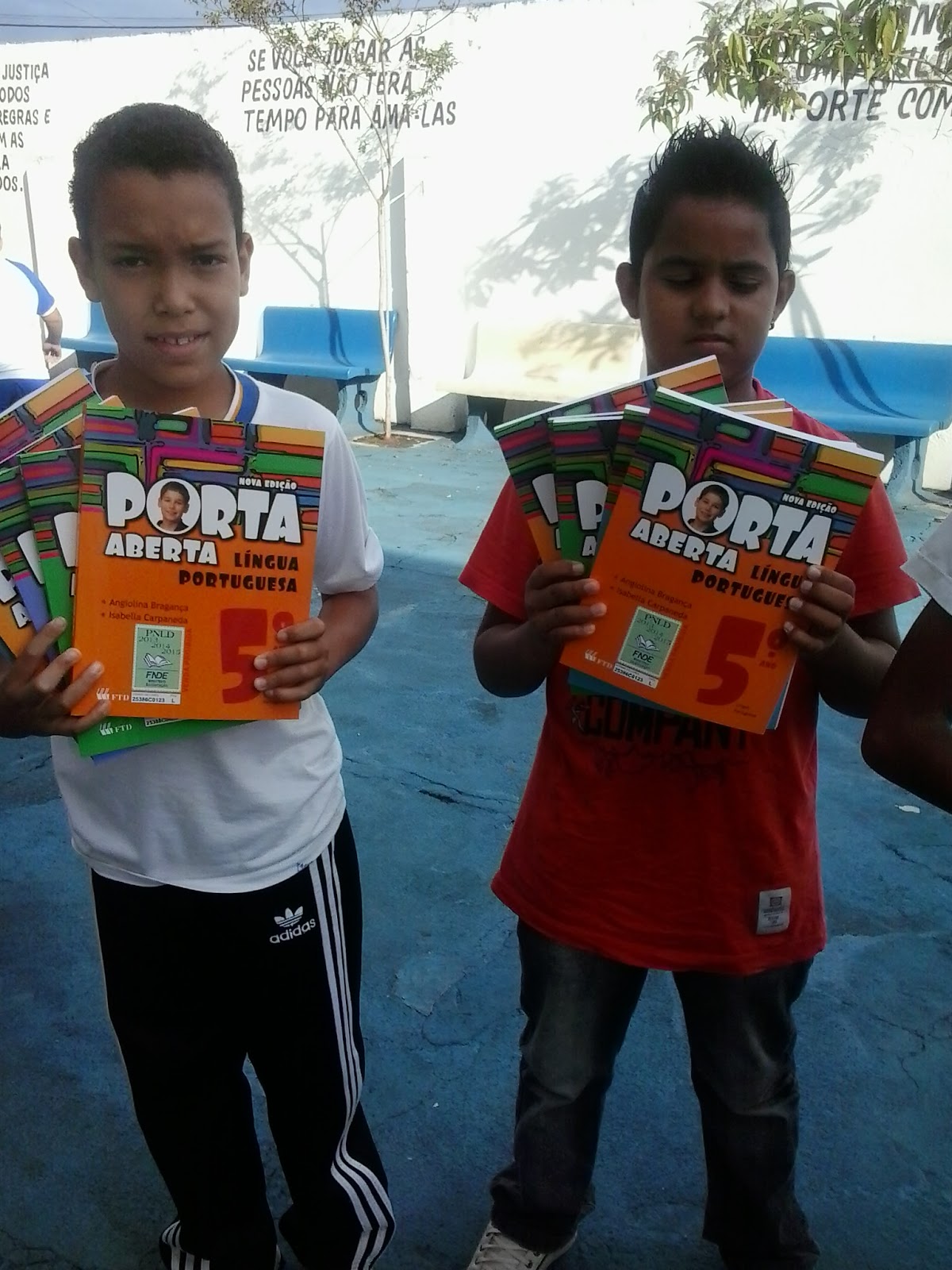 E.E.GERALDO STARLING SOARES: ENTREGA DO LIVRO DIDÁTICO