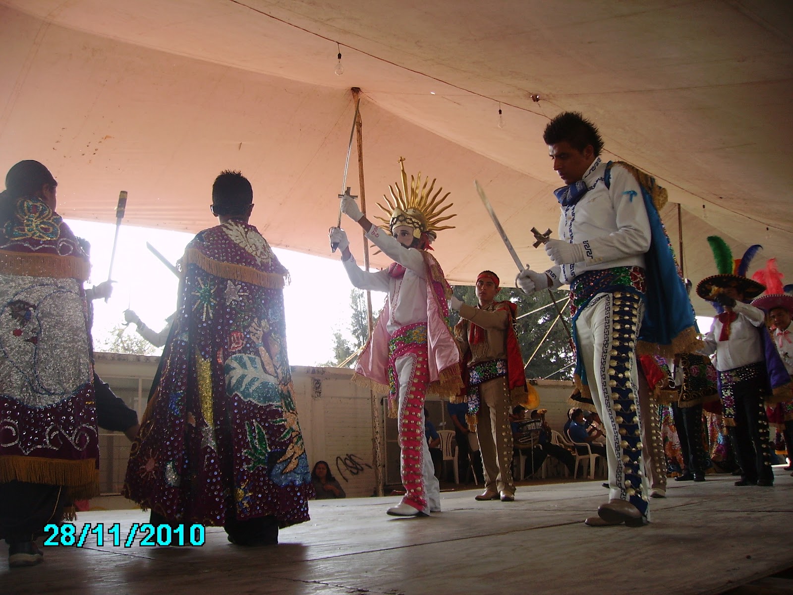 Teotihuacan. Danza de moros y cristianos (santiagos)