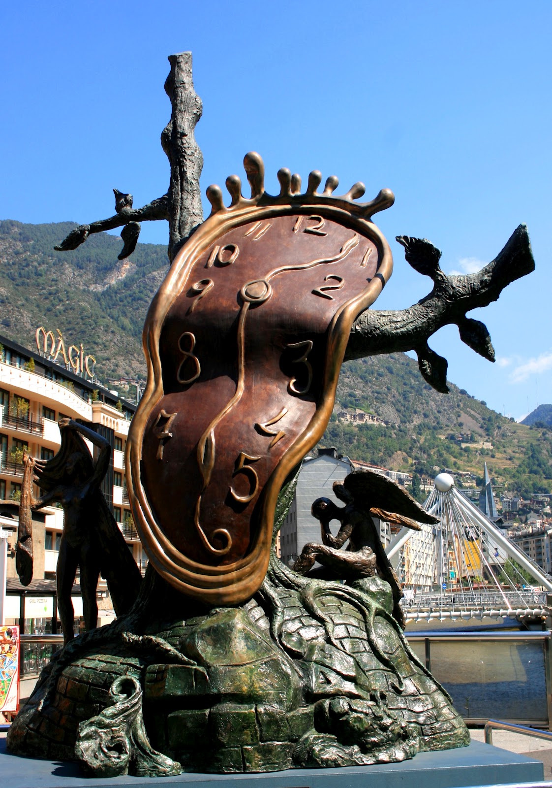 EnLente: Monumento de Dalí. Andorra la Vella. Septiembre 2012