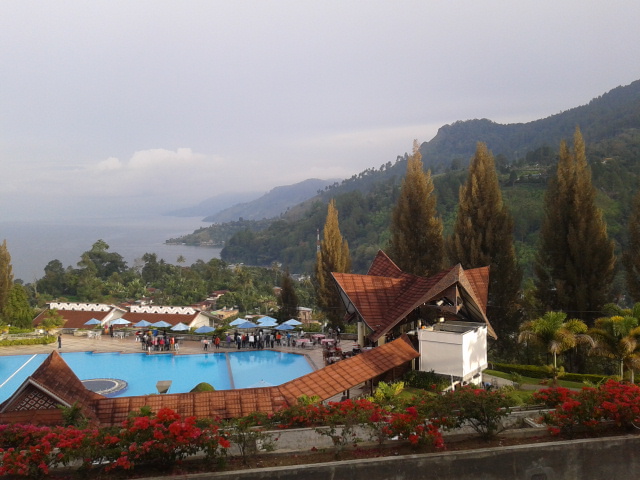 Foto-foto Perjalanan: Pemandangan Danau Toba dari Hotel Niagara Parapat