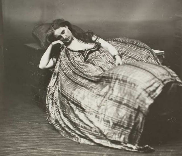 Lonesome Liz's Wild West Show: Self Portraits of The Scandelous Countess