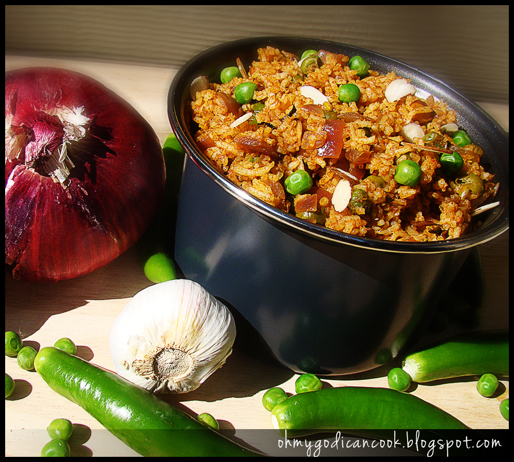 Laavy's Kitchen - A food blog by Laavy: Peas Pulao / Spicy green peas pilaf