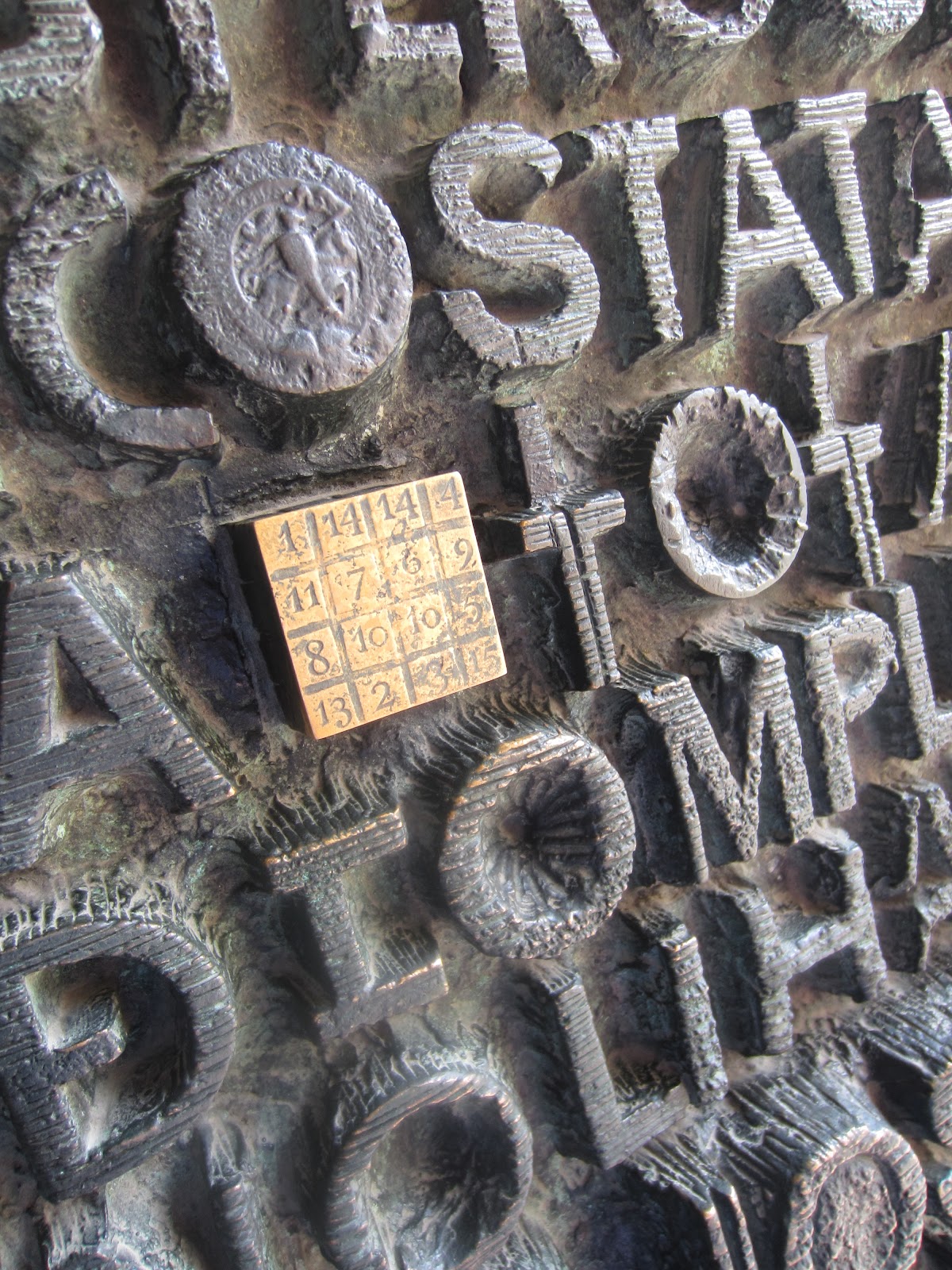 wacky tacky: Say Howdy to Gaudi!