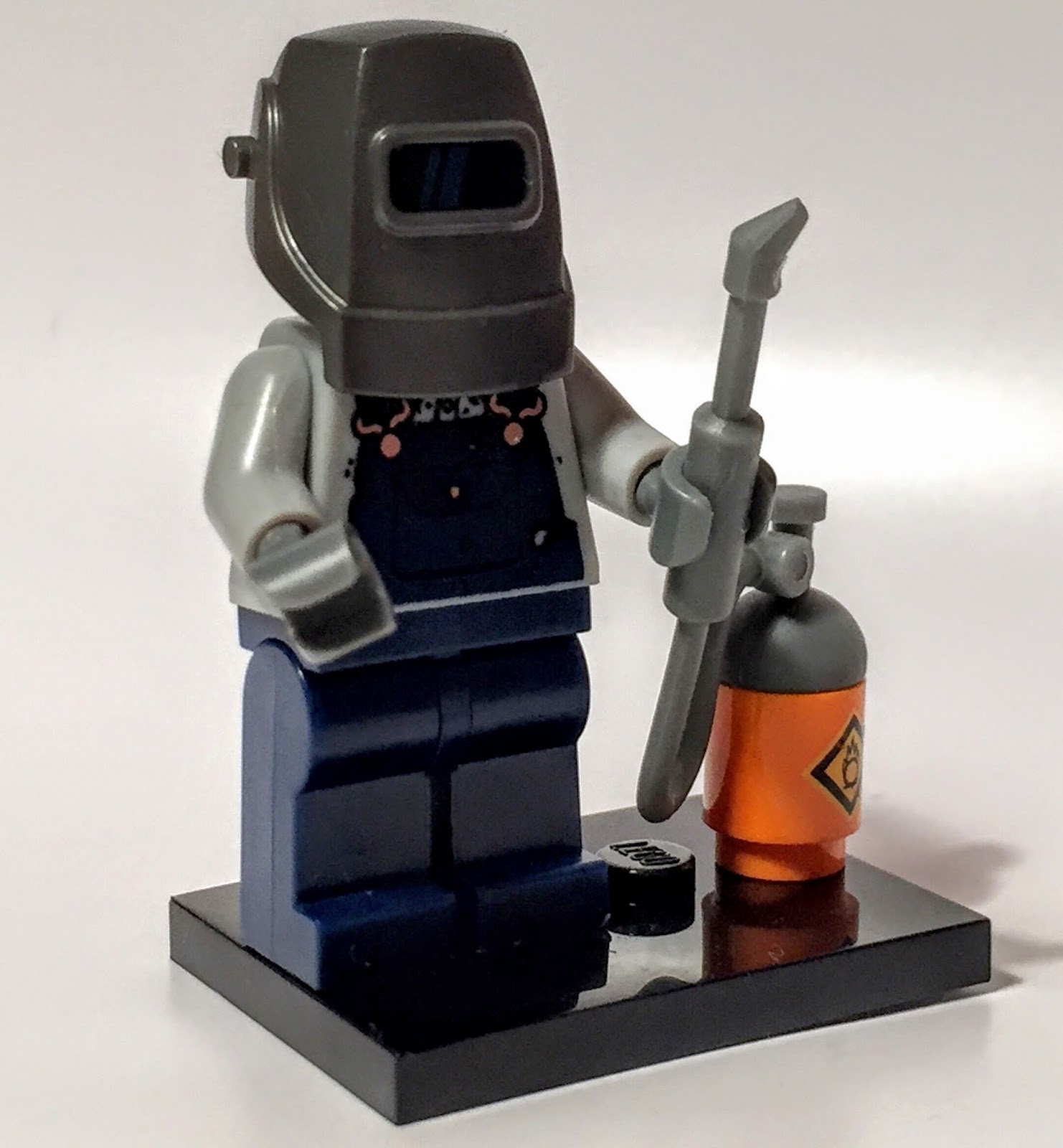 Lego Minifigure pictures: August 2016