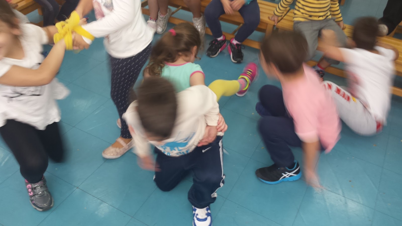 ΤΑ ΜΑΓΙΚΑ ΤΑΞΙΔΙΑ ΤΟΥ ΝΗΠΙΑΓΩΓΕΙΟΥ ΜΑΣ: ΤΑ ΜΠΑΛΟΝΙΑ ΤΗΣ ΦΙΛΙΑΣ