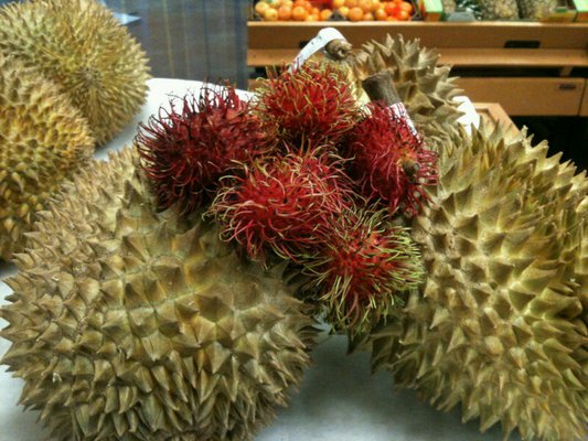 Saya Cik Ummi: Bezanya Rambutan Dan Durian