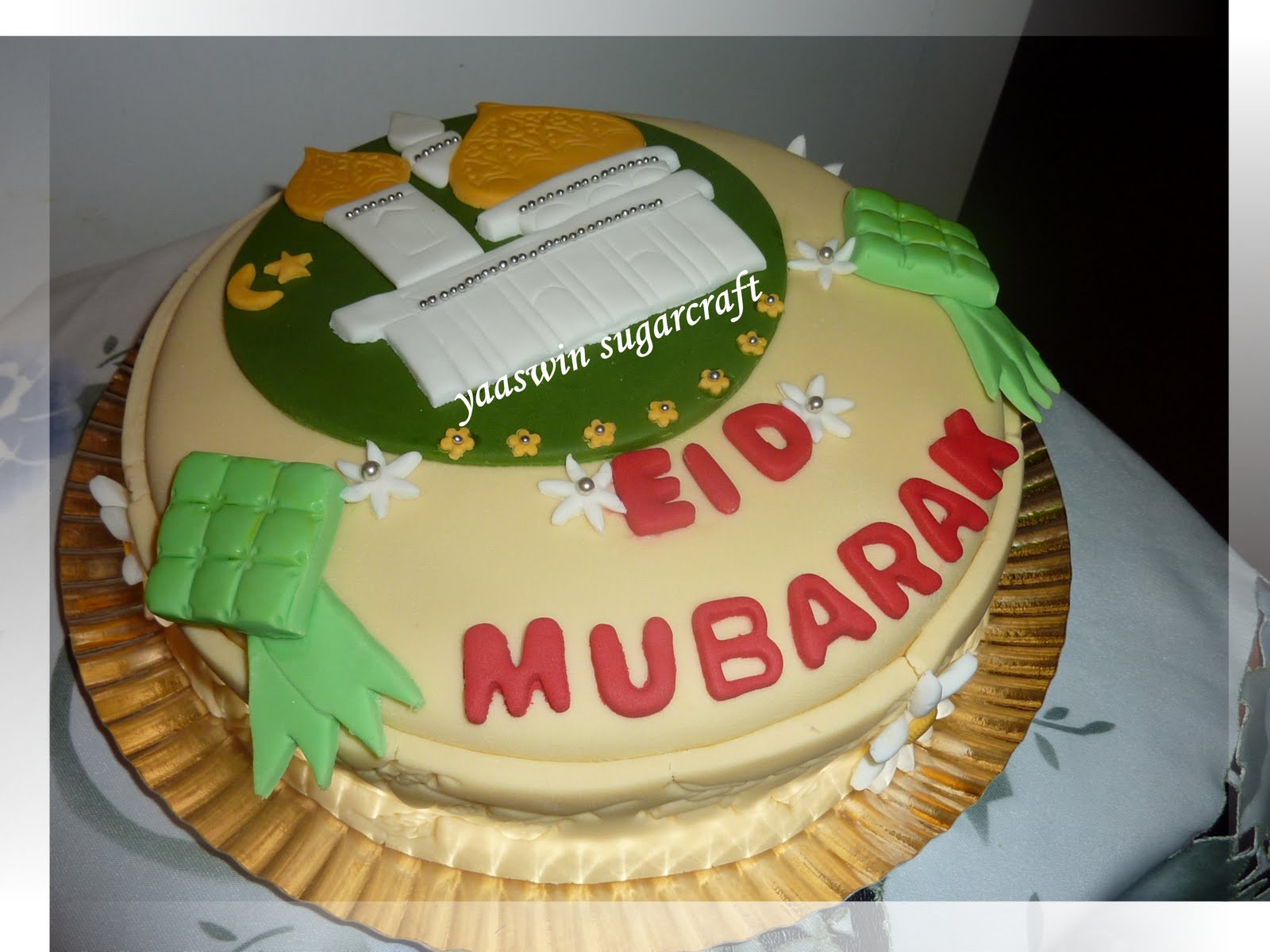 Yaaswin Sugarcraft & Cakes: Eid Mubarak Chocolate Cake