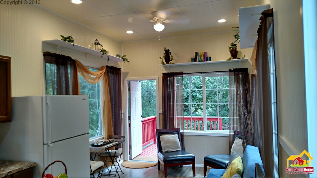 TINY HOUSE TOWN: The Country From Pint Sized Home