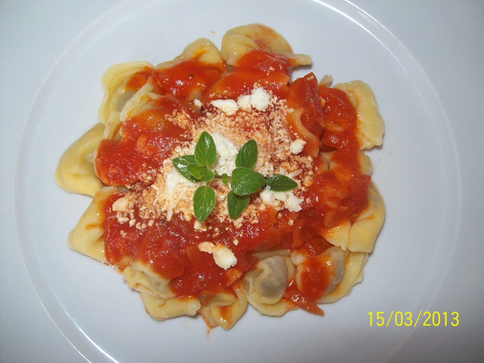 Neide Gastronomia: Macarrão Capeletti ao molho de tomate
