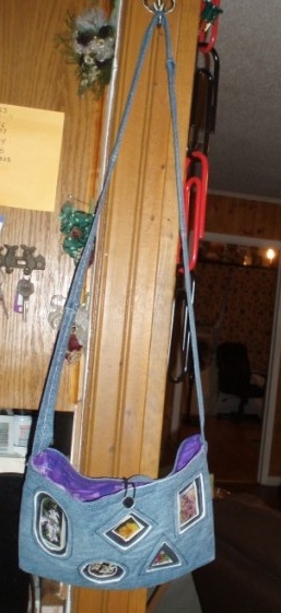 Another place to put stuff!: Making Windows for my Purse (Tutorial)