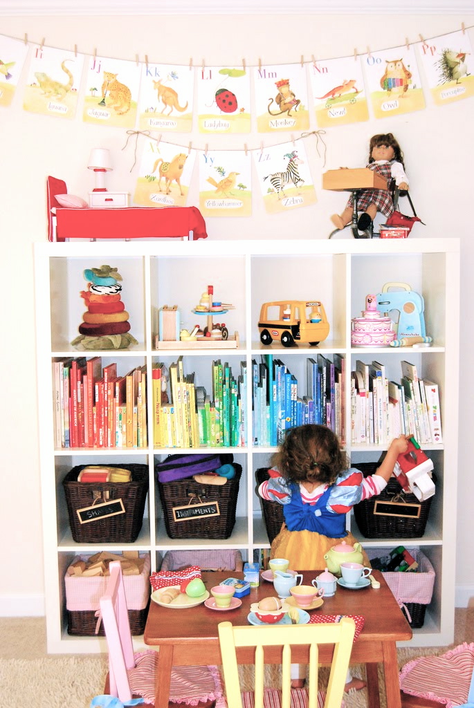 Tee & Penguin: Sarah's Home Library