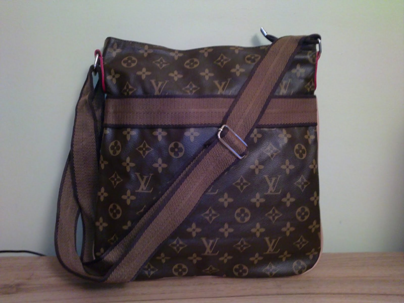 Genti LOUIS VUITTON: Geanta Louis Vuitton