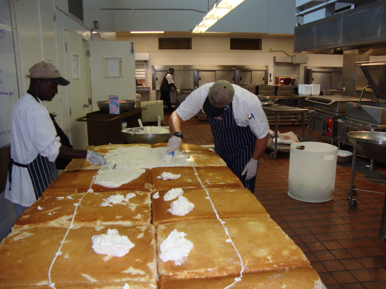 An Englishman in Angola: The Cake!
