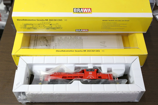 こちらは2016年8月に買ったESUのBR261のパッケージ写真。当時のESUは箱 in 箱だった。