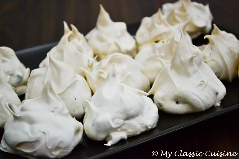 Retetele Copilariei - Bezele cu Fulgi de Ciocolata si Nuca ~ My Classic ...