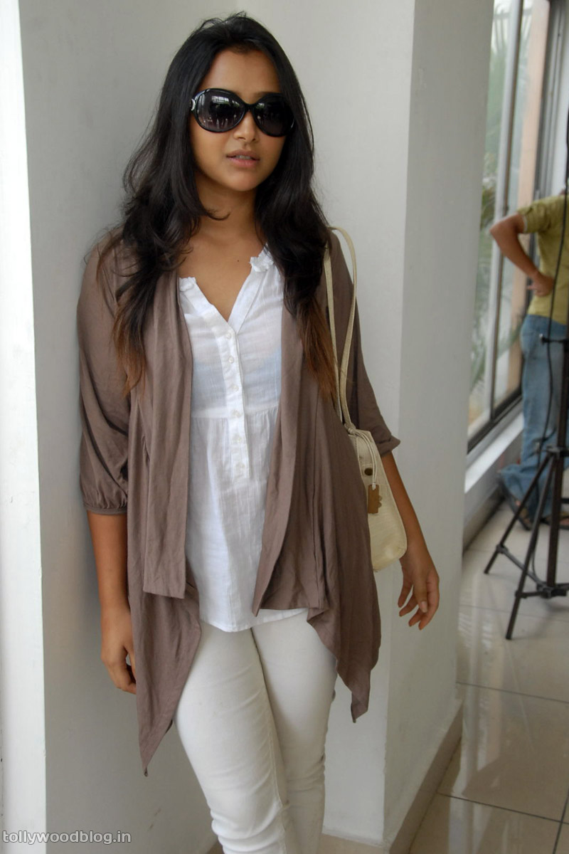 Actress Swetha Basu Prasad New Photoshoot