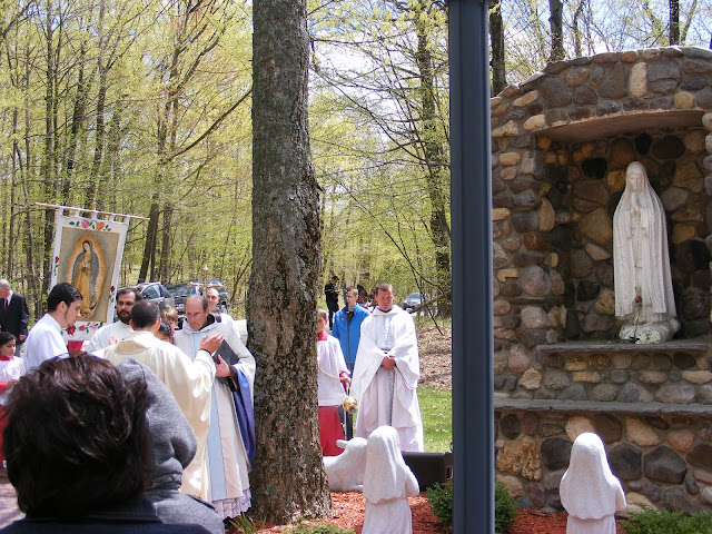 The Badger Catholic: Grotto of Our Lady of Fatima blessed at Holy Hill