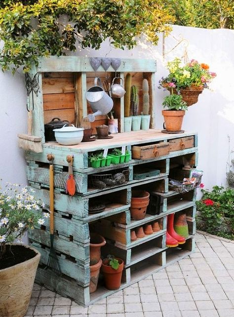 12 Creative Ways to Recycle and Reuse Wood Pallets | Little House of ...