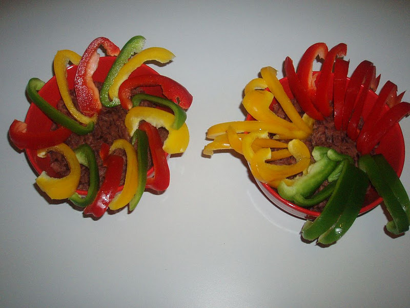 Adventures in Flavorland: Bell pepper sticks with refried bean dip