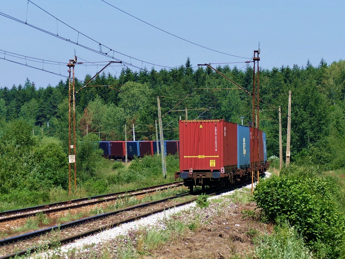 Class 66189 z pociągiem intermodalnym na 183/182 kilometrze LK 8 ...