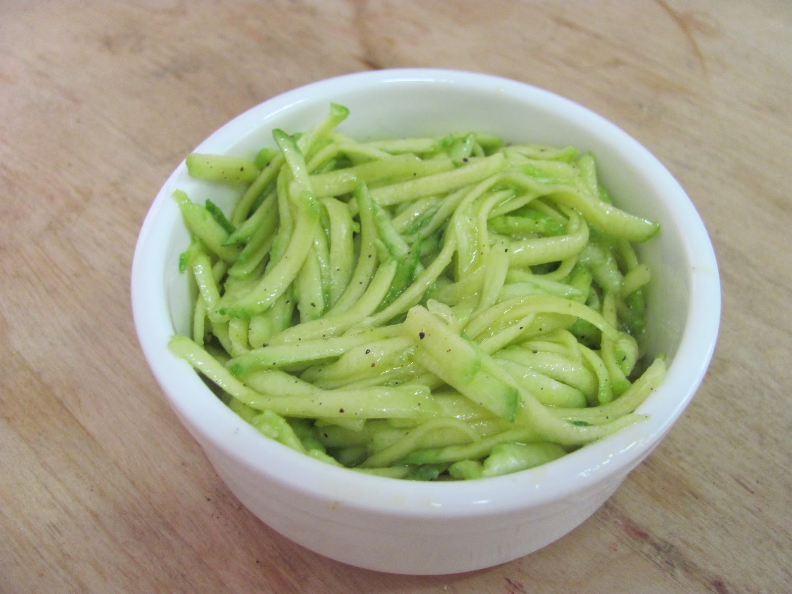 Salada De Abobrinha Verde Crua Ralada - RETOEDU