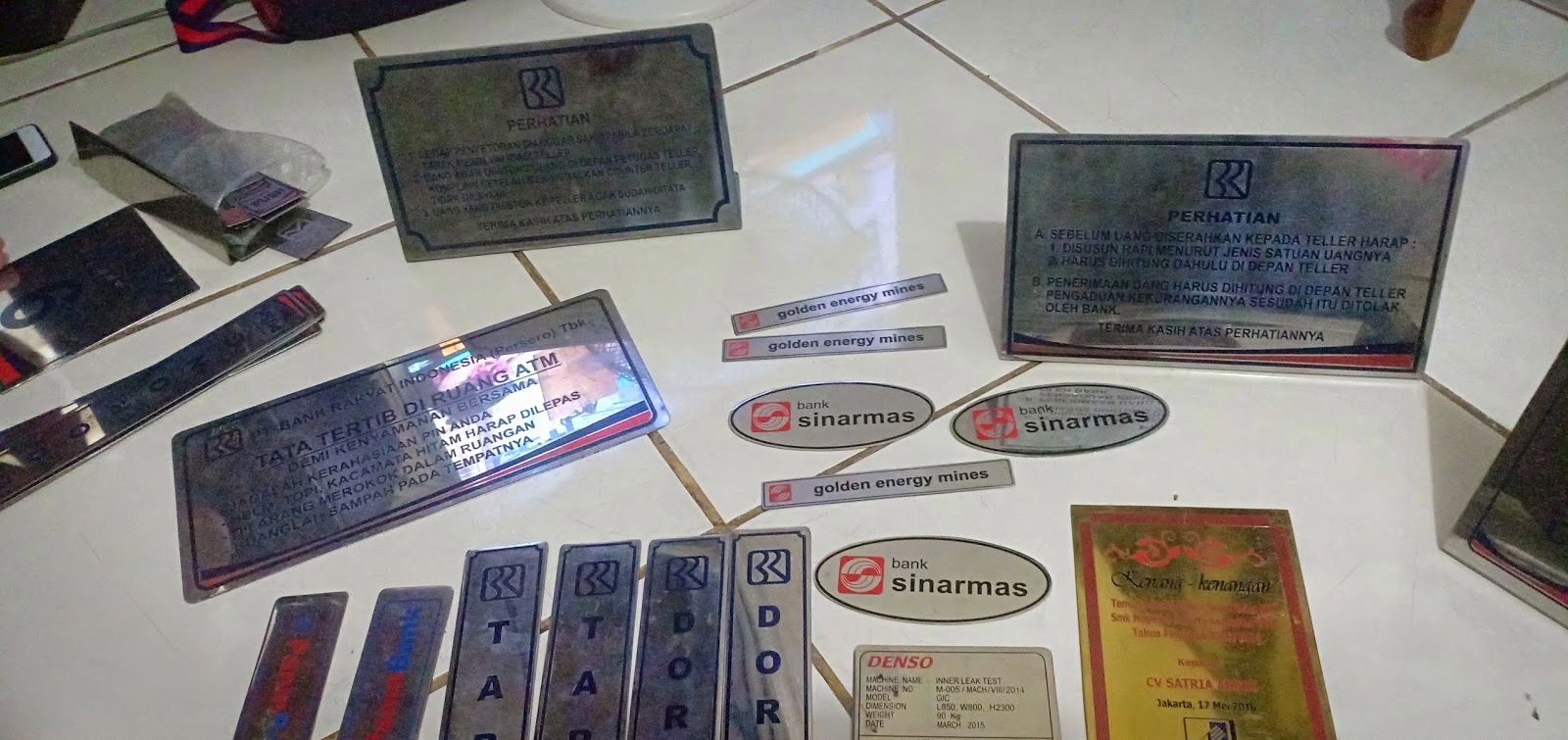 JASA PEMBUATAN PLAT NAMETAG ~ Sinar Karya