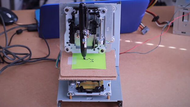 Cómo fabricar un mini CNC con lectores de DVD reciclados