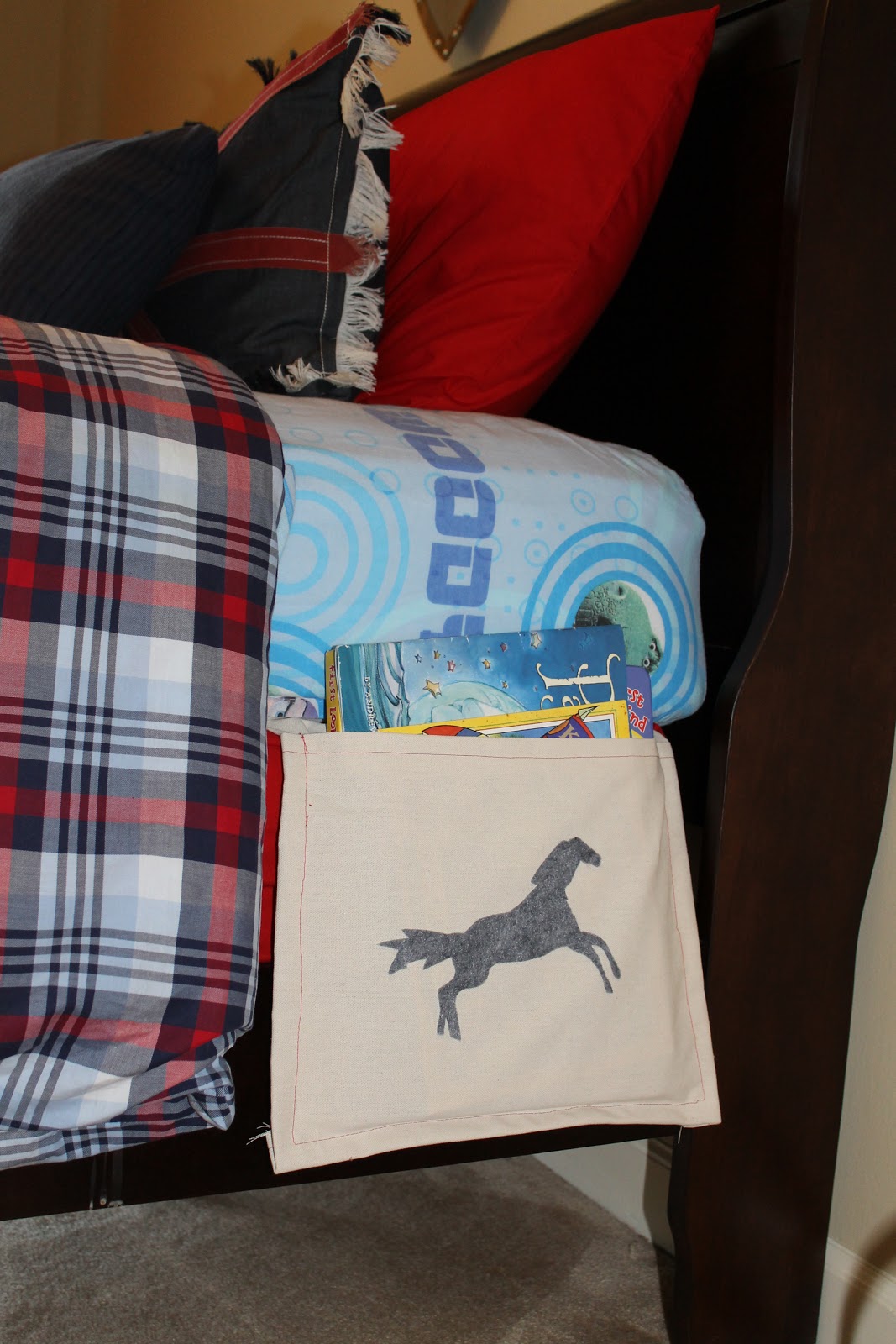 Seamingly Smitten: Sewing TUTORIAL: DIY bookholder - bedside book ...