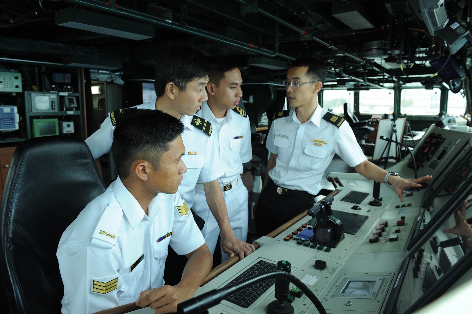DEFENSE STUDIES: Singapore and Bruneian Navies Conduct Pelican Exercise