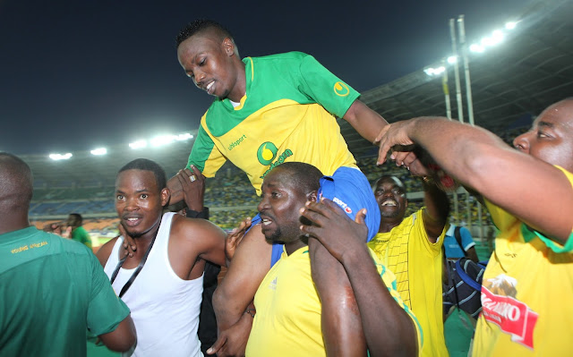 Shaffih Dauda in Sports.: MPAMBANO WA SIMBA NA YANGA KATIKA PICHA.