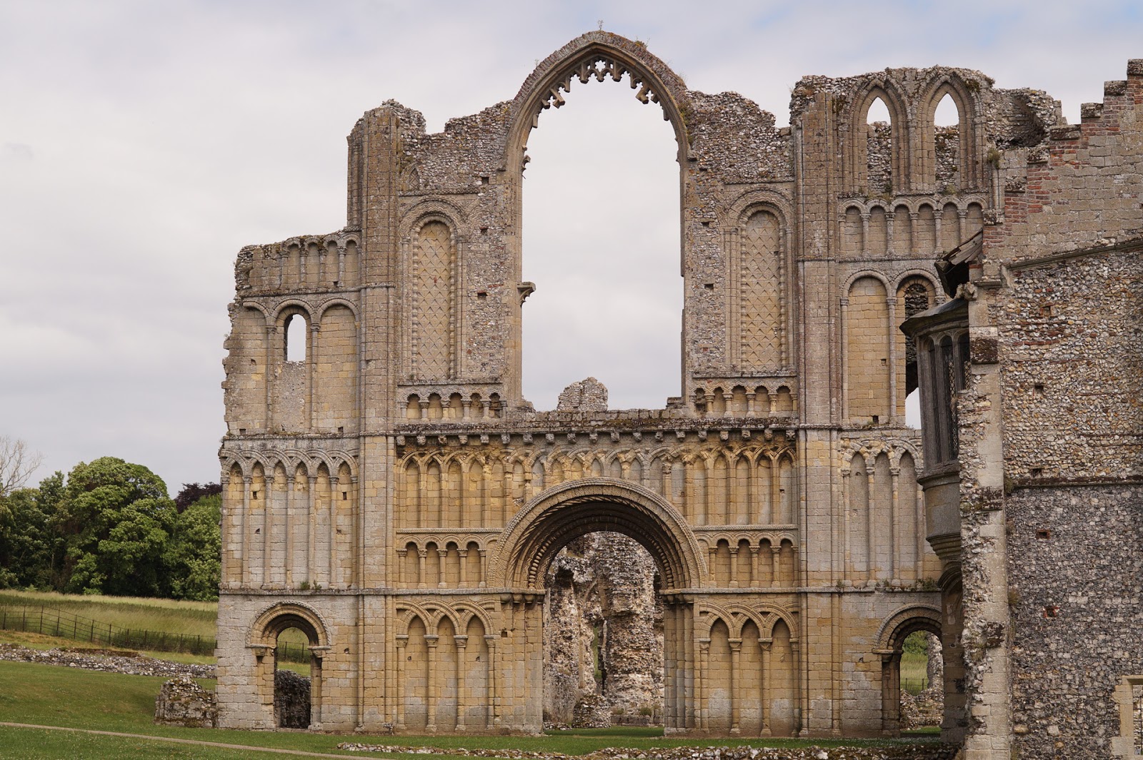 A visit to Castle Acre Priory - Sophie in the Sticks