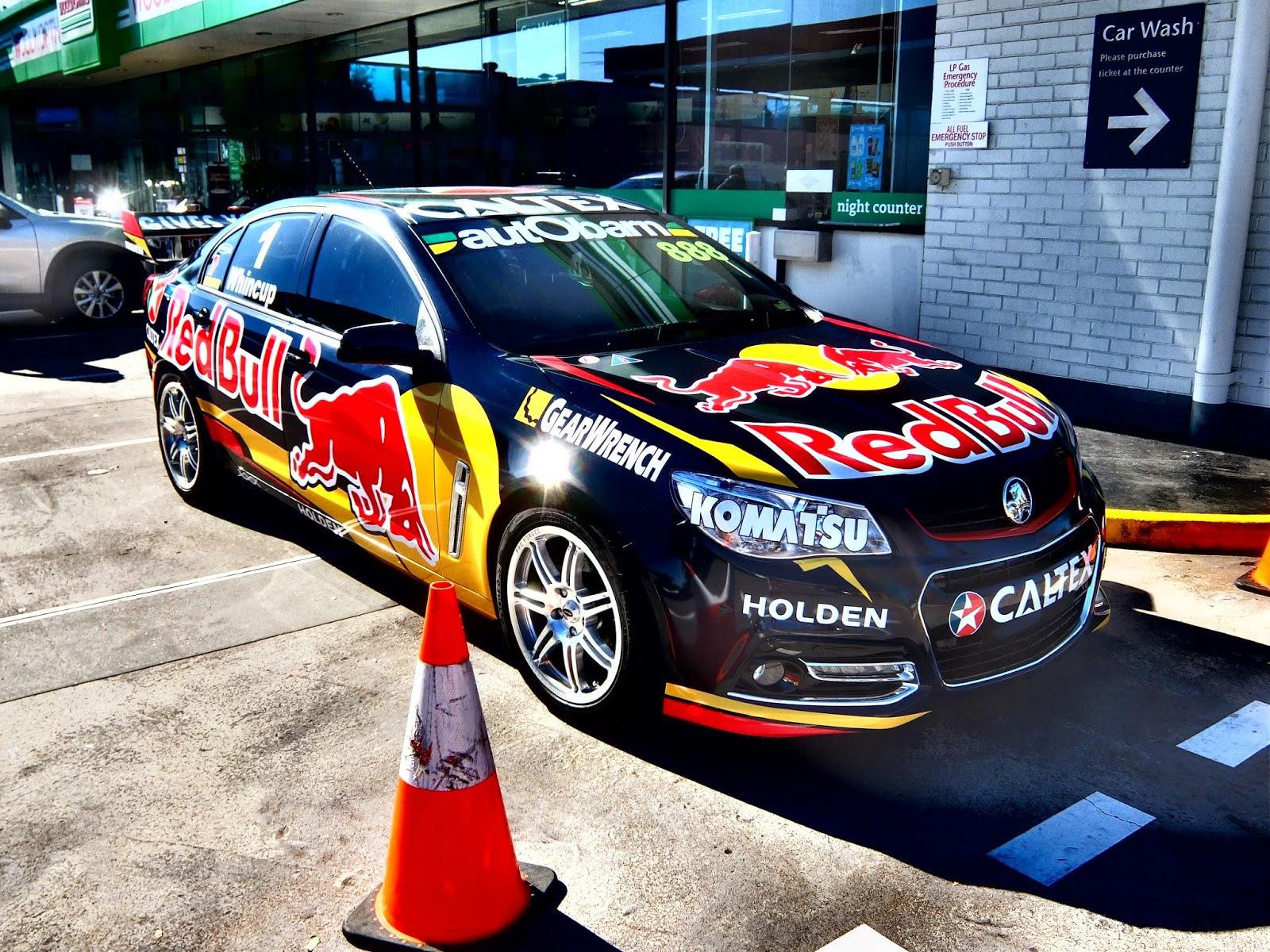 Aussie Old Parked Cars: 2014 Holden VF Commodore Race Car Replica