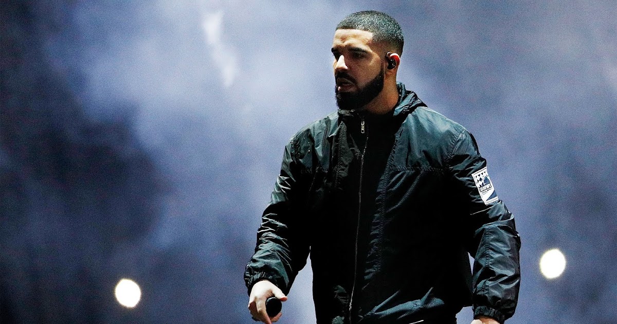 Drake Shows Off Ripped Body in Shirtless Selfie