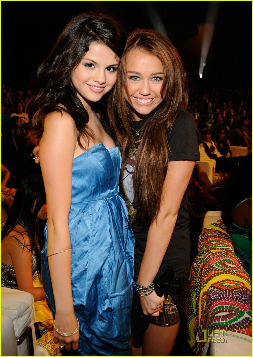 Miley Cyrus | Selena Gomez ~fansite~: SELENA ABOUT MILEY