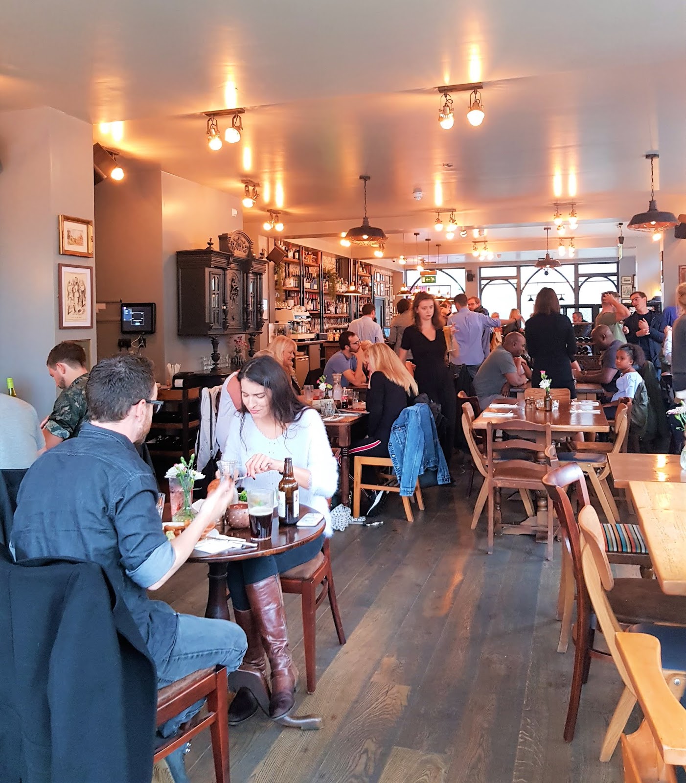 sunday lunch at the greyhound, sydenham | being erica