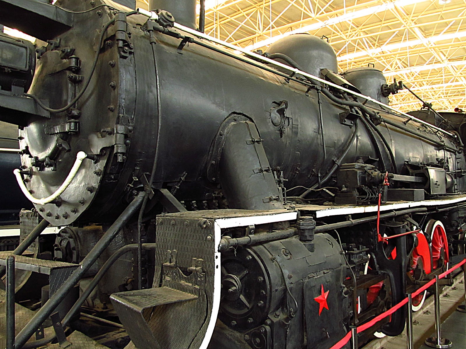 China Locomotive Museum: JF9 -3673 Jie Fang “Liberation” locomotive
