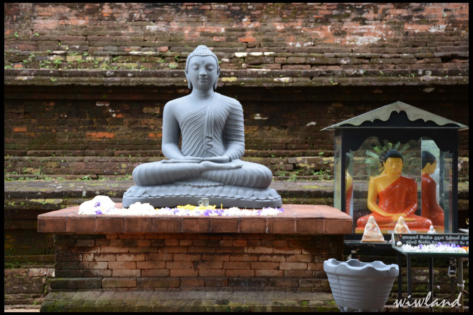 Dedigama Kotawehera - Wanderer In Wonderland