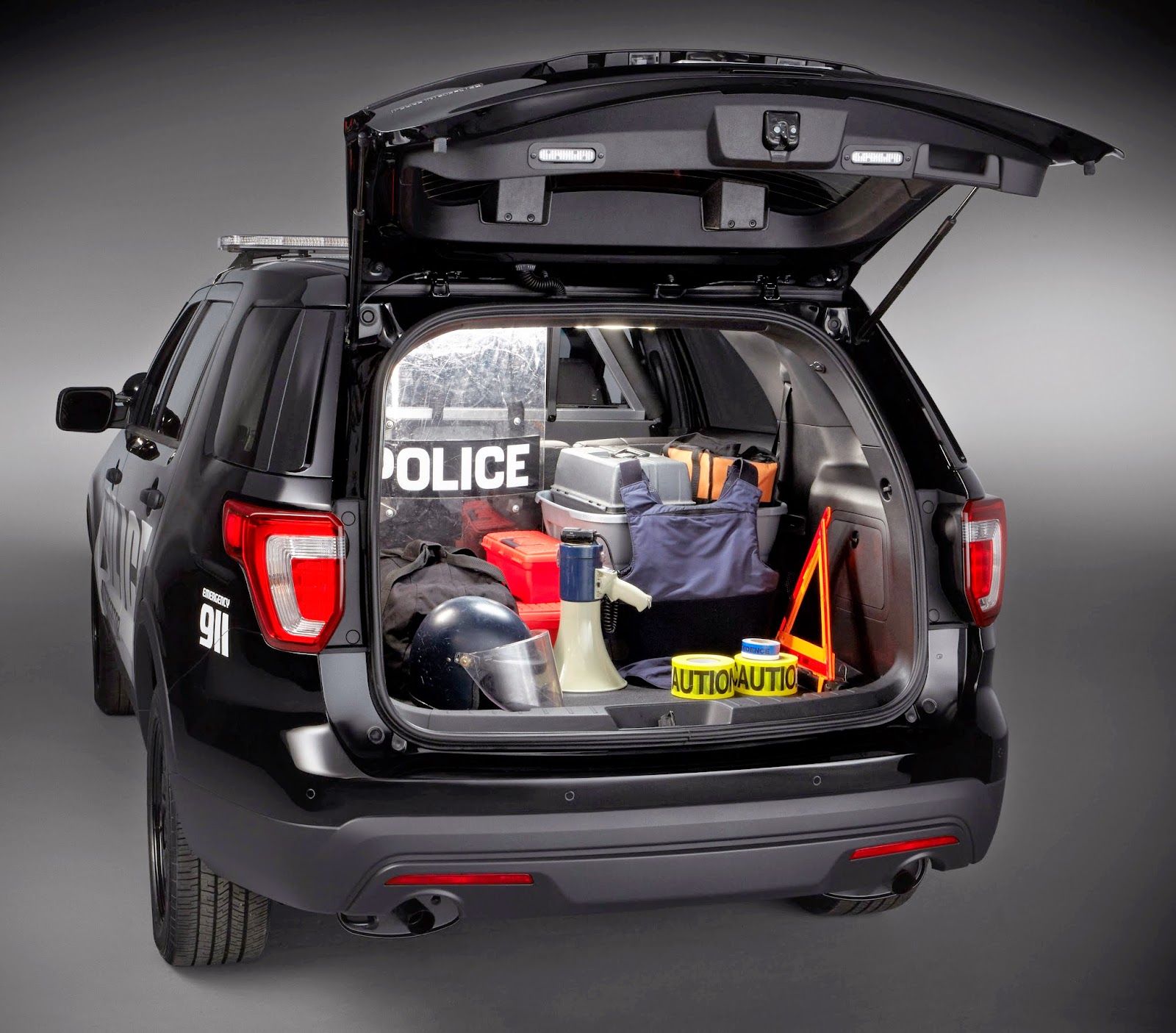 Ford revela Explorer de polícia no Salão de Chicago