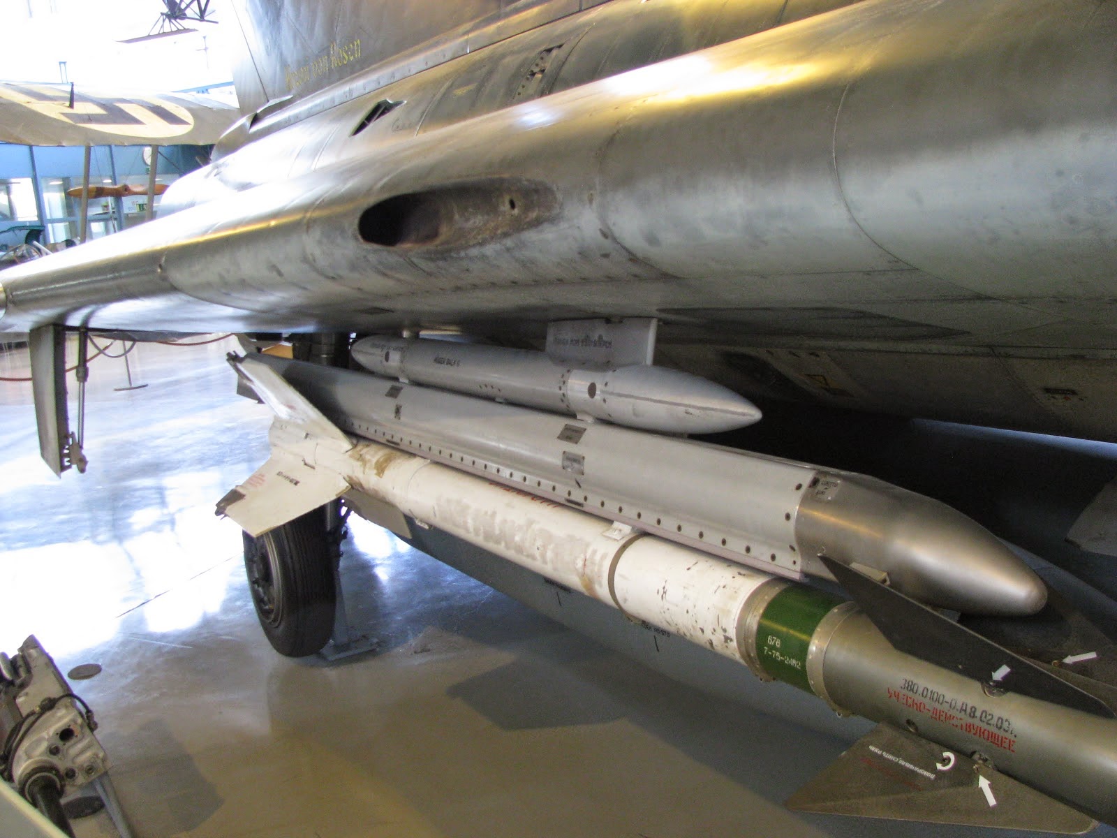 Airplanes in the skies + FAF history: Saab J 35 Draken