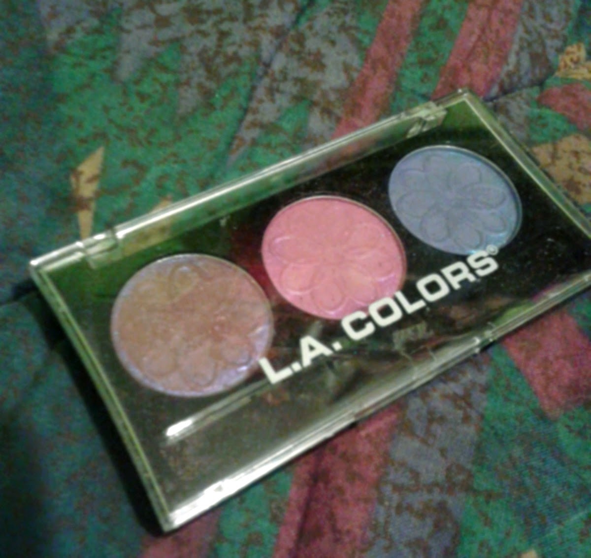 La Obsesa: Reseña: L.A. Colors 3 color eyeshadow palette