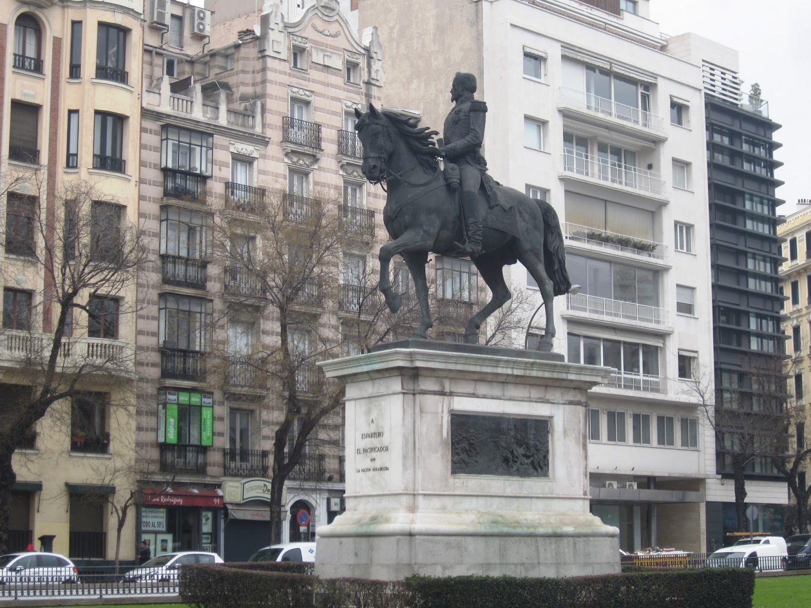 Redescubriendo Barcelona y más allá: 28/01/2016 Madrid. Monumento a ...