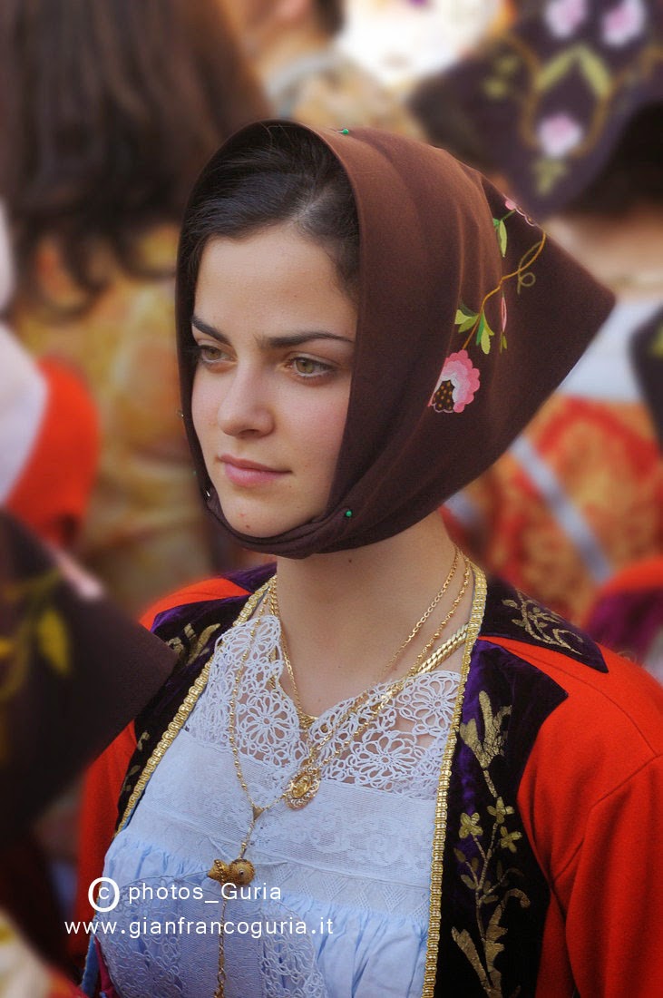 Sardinian Folk Costumes - Costumi Sardi: Fonni/Honne